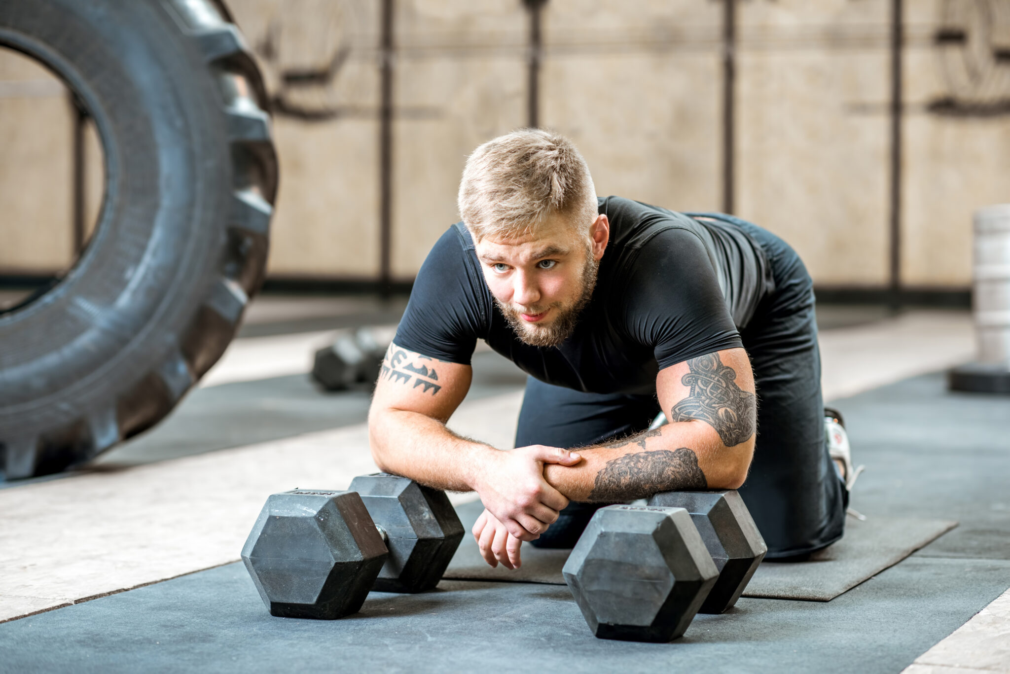 La importancia del descanso en el entrenamiento de fuerza - Yoofit